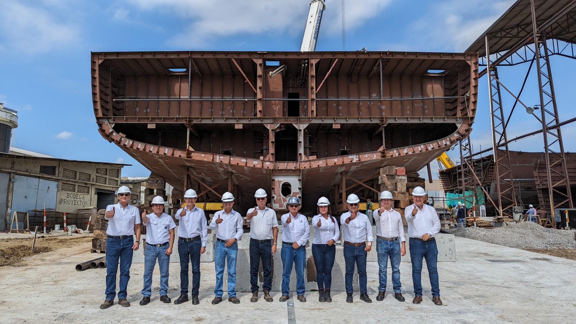 ASTINAVE EP realiza movimiento del primer mega bloque de la ...